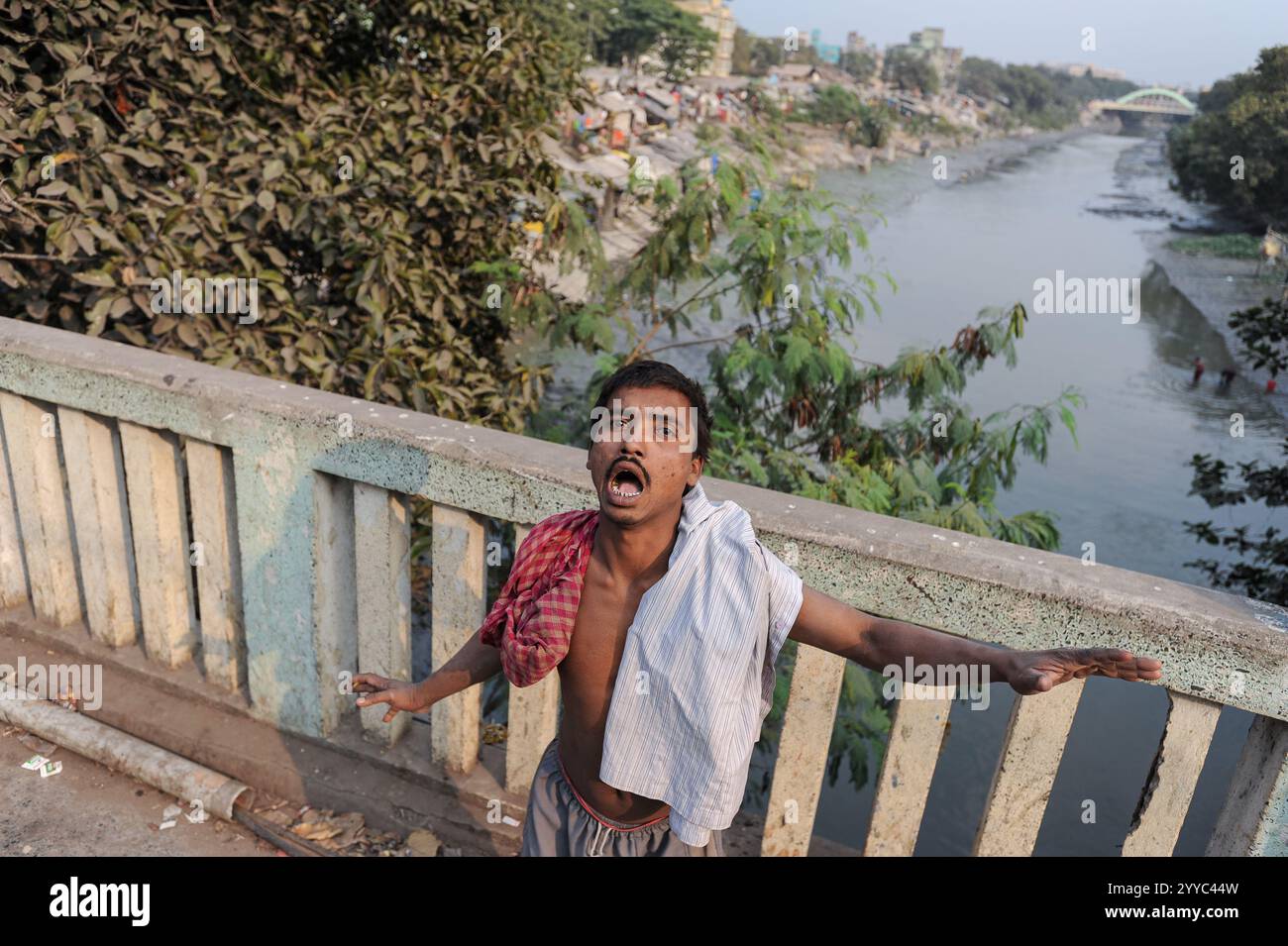 04.12.2011, Kolkata (Calcutta), West Bengal, India, Asia - A drunk man ...