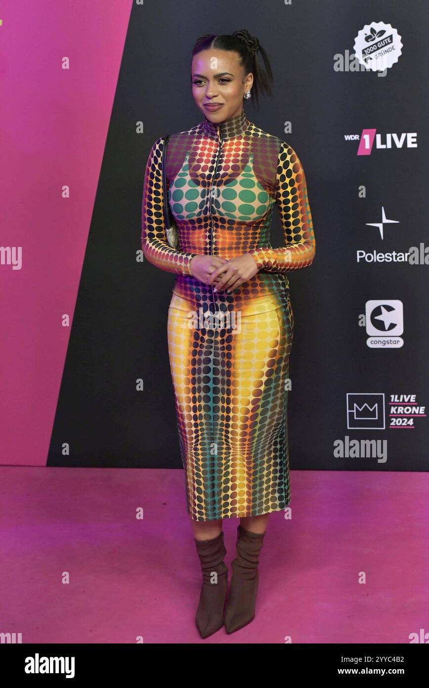 Aminata Belli Fernsehmoderatorin 12/24 thg Aminata Belli auf dem Roten ...