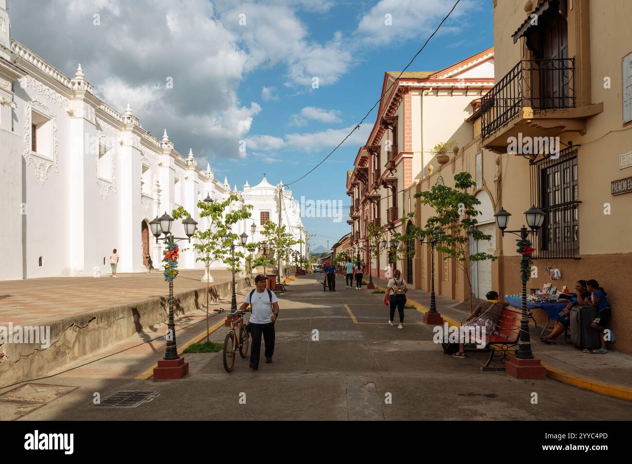 Street scene, León, León Department, Nicaragua, Central America Stock ...