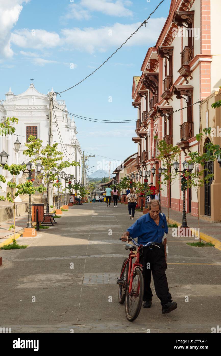 Street scene, León, León Department, Nicaragua, Central America Stock ...