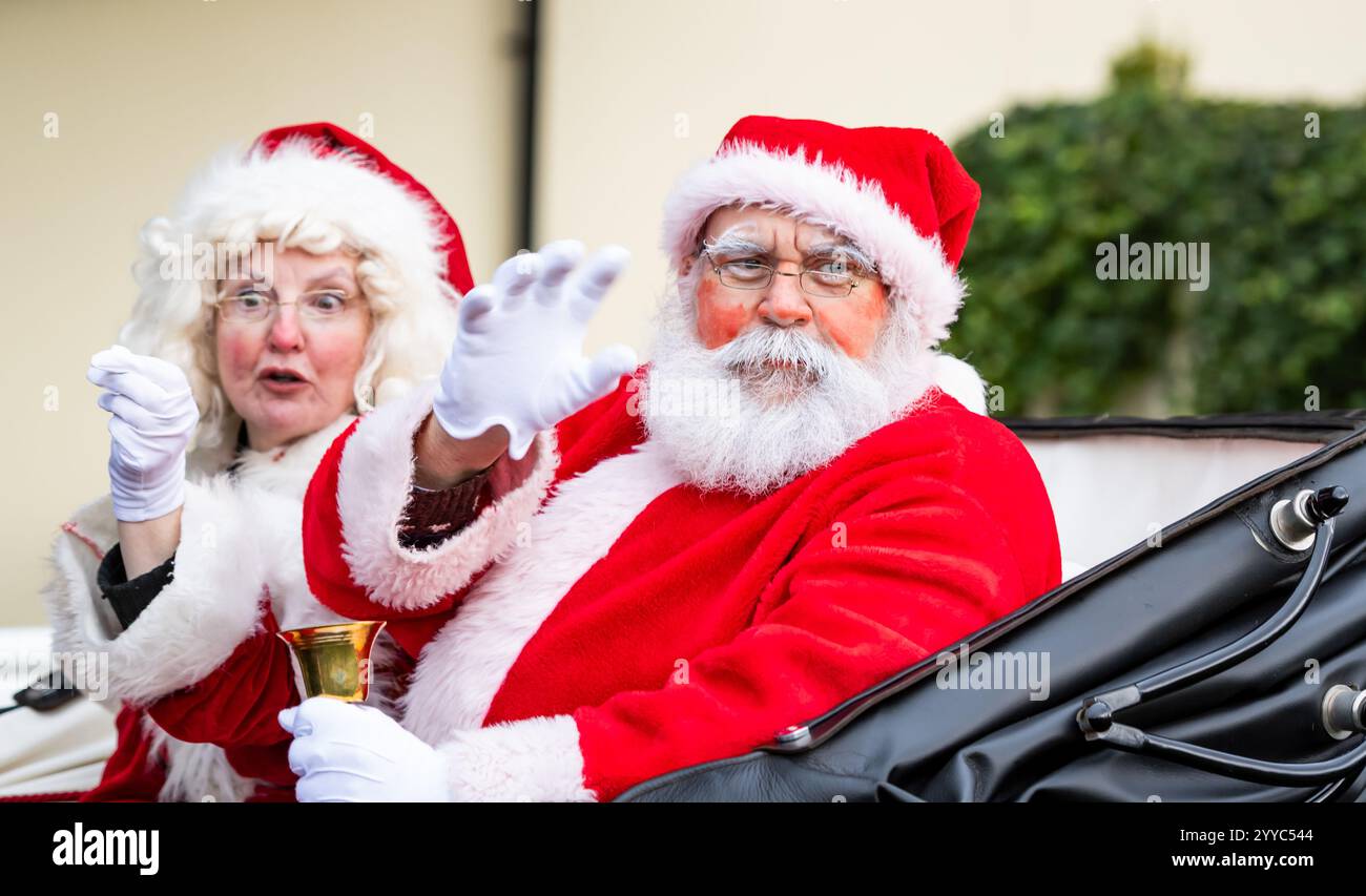 Santa claus ascot hi-res stock photography and images - Alamy