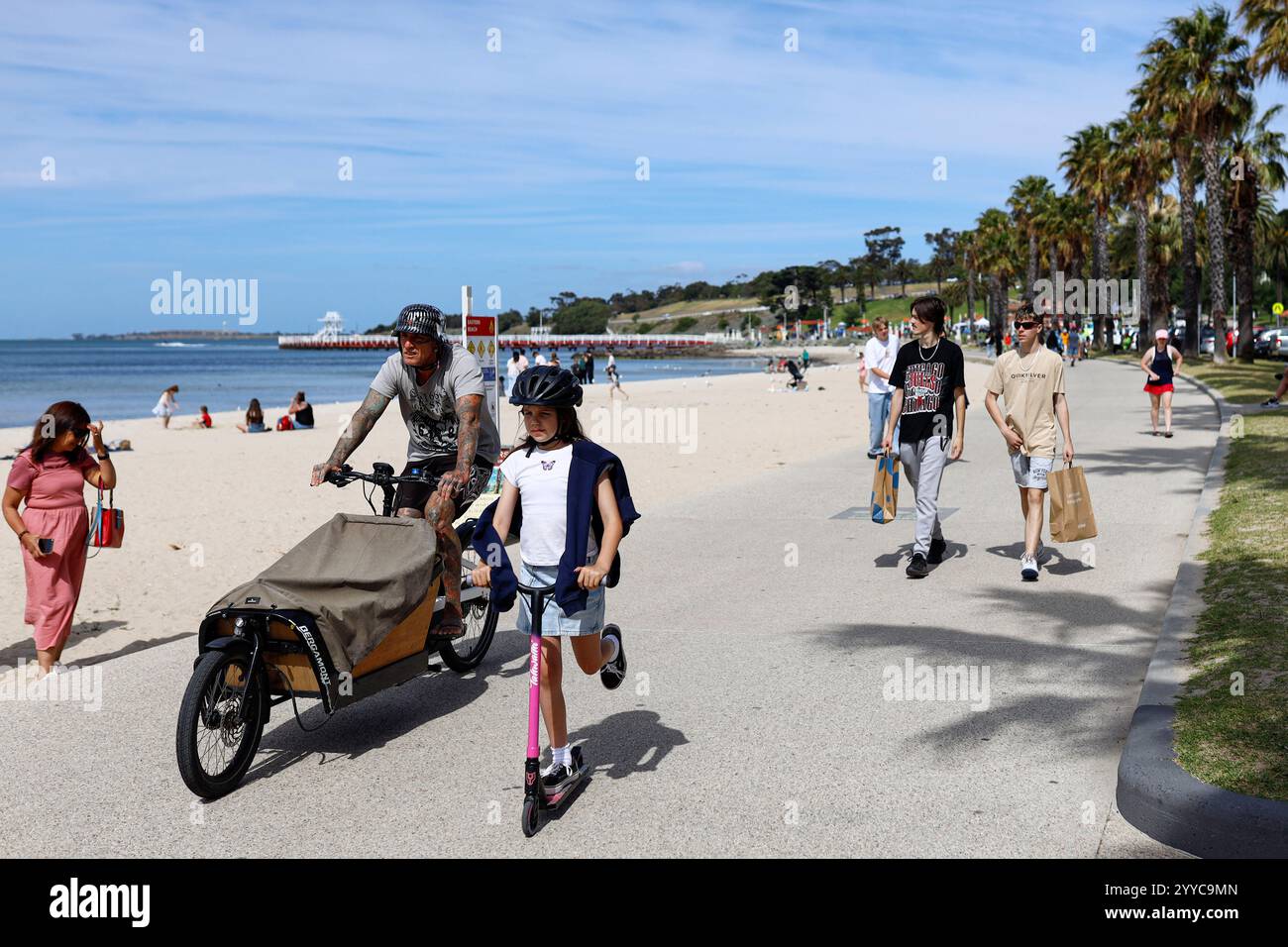 Melbourne, Australia. 21st Dec, 2024. Beachgoers enjoy extended ...