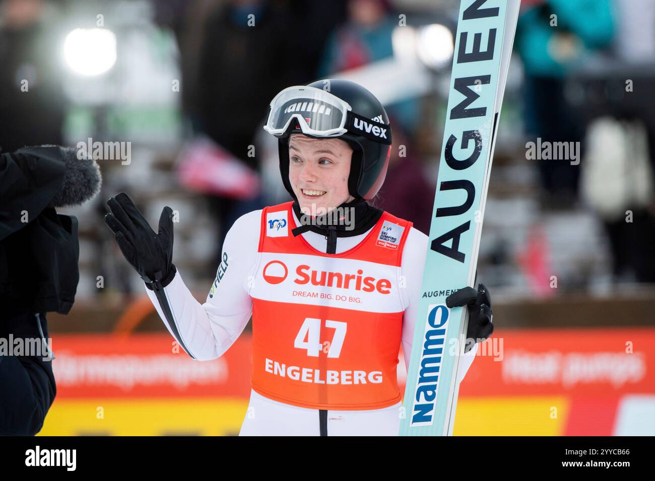 Eirin Maria Kvandal (Norwegen) im Ziel, SUI, FIS Viessmsann Skisprung ...