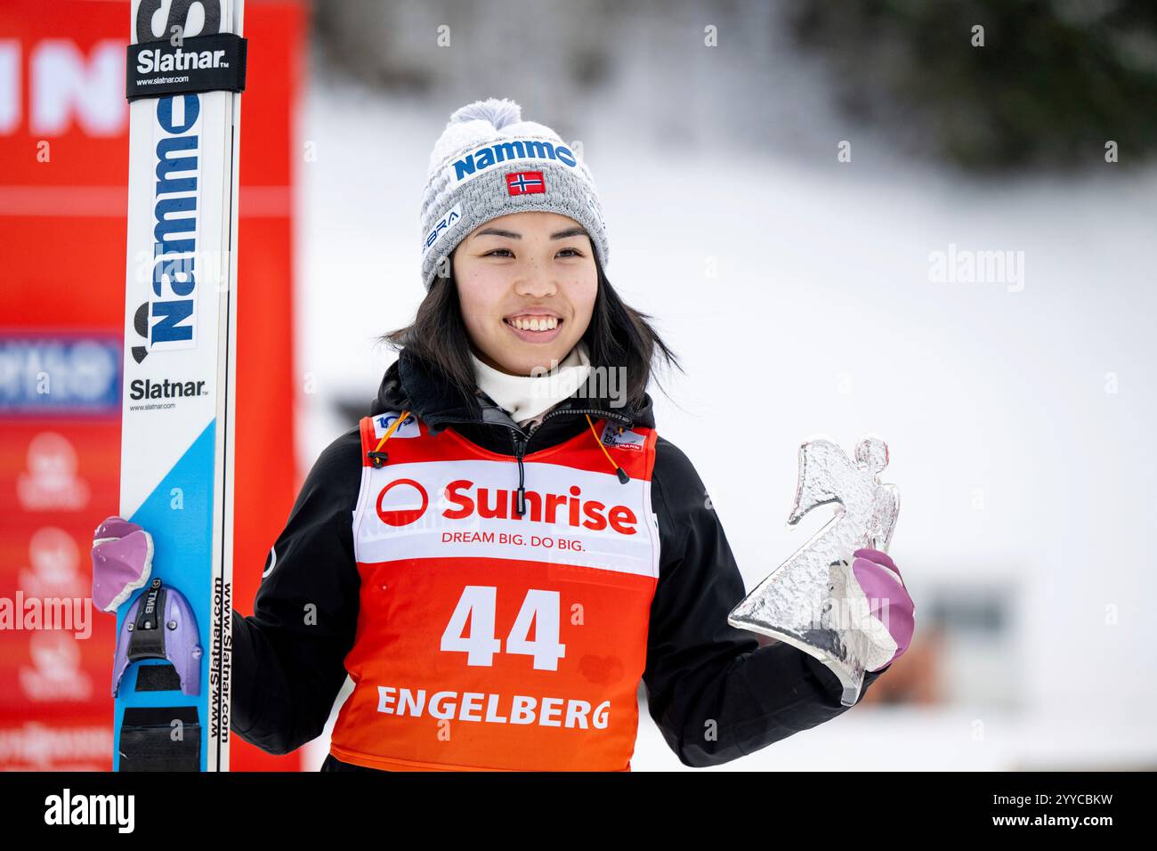 Thea Minyan Bjoerseth (Norwegen) jubelt bei der Siegerehrung auf dem ...