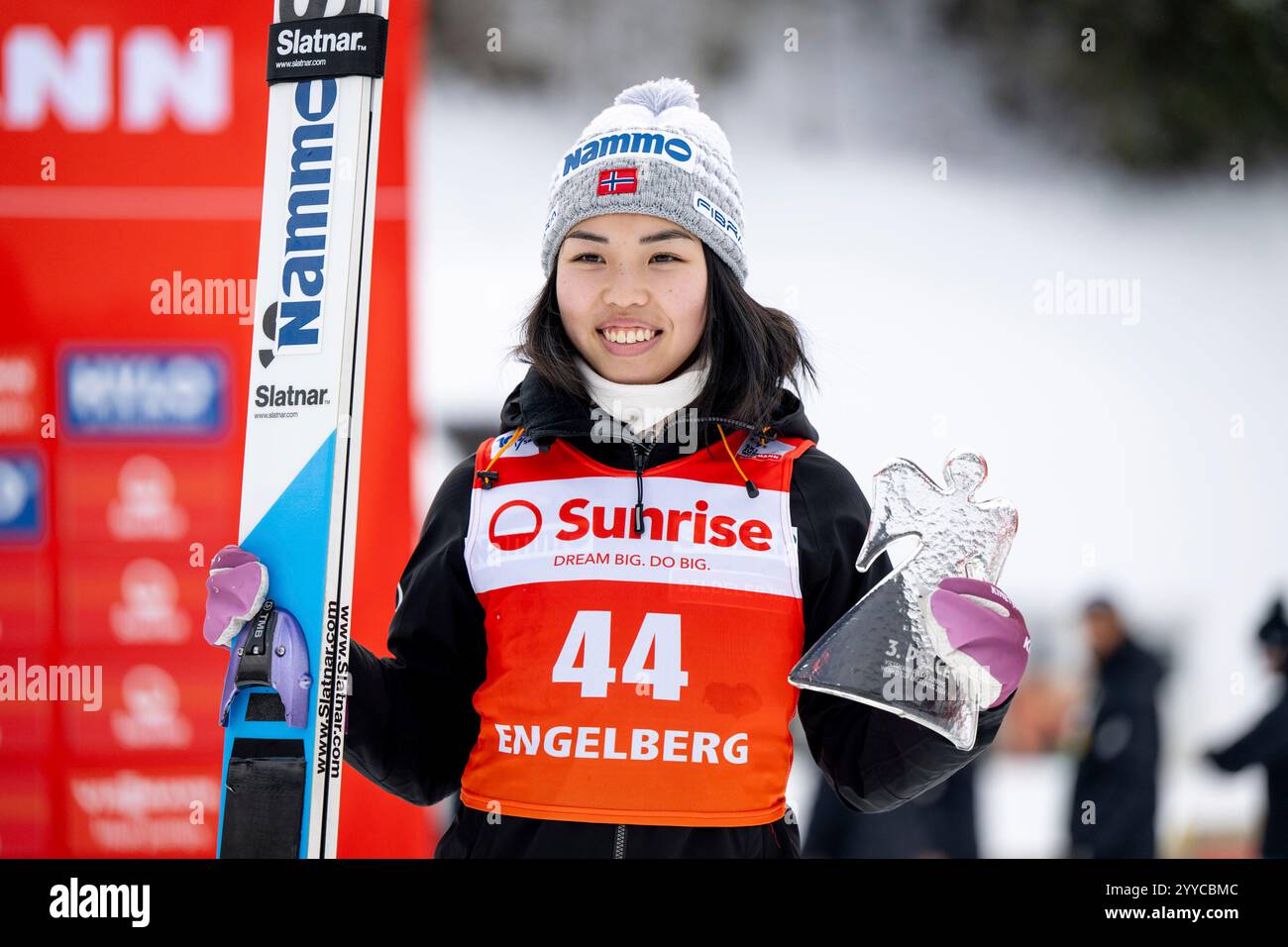 Thea Minyan Bjoerseth (Norwegen) jubelt bei der Siegerehrung auf dem ...