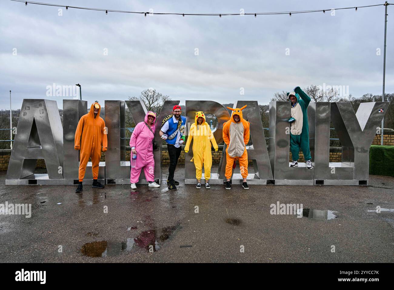 Darts fans ally pally hi-res stock photography and images - Alamy
