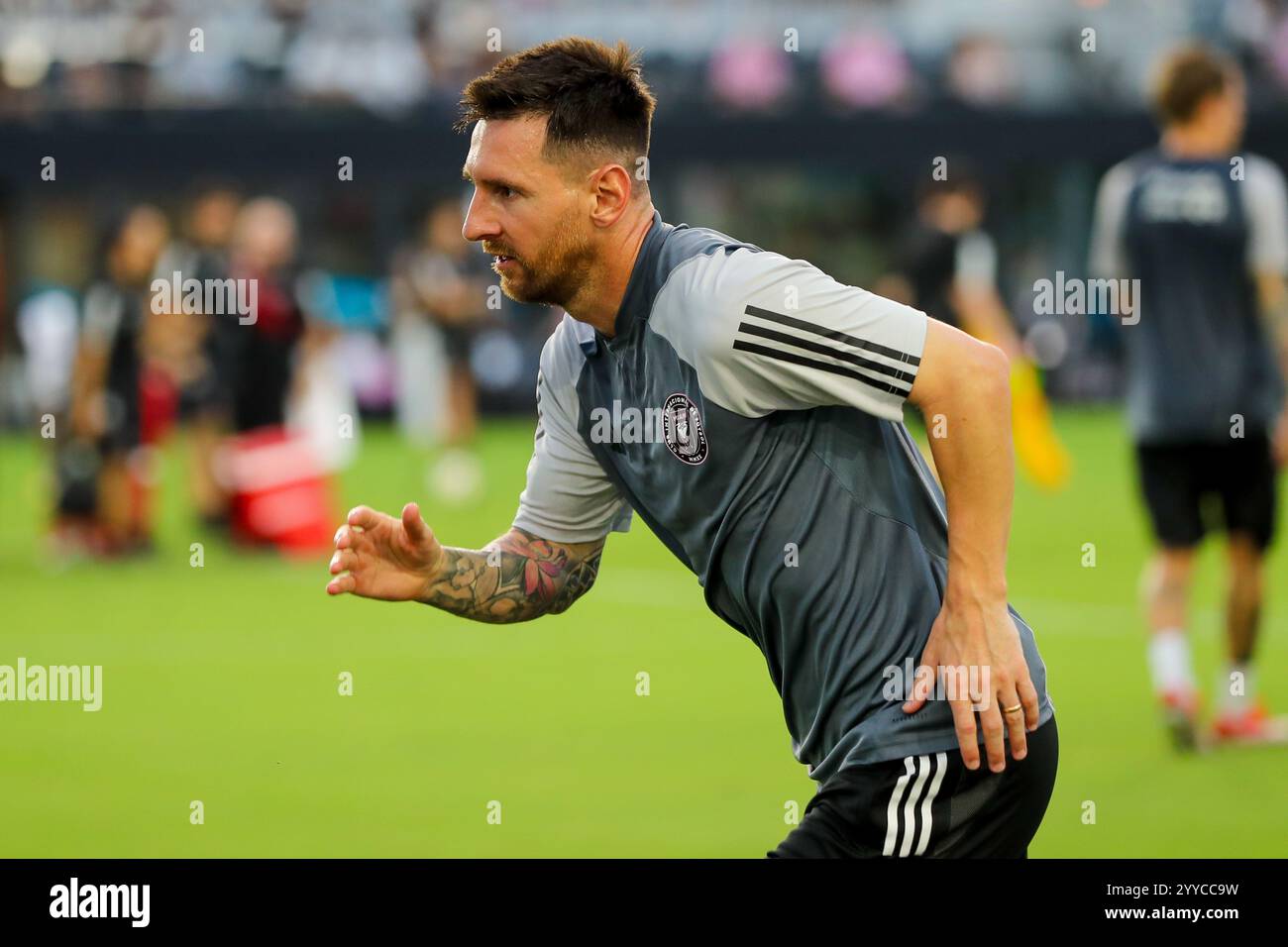 Lionel messi of barcelona shooting hi-res stock photography and images ...