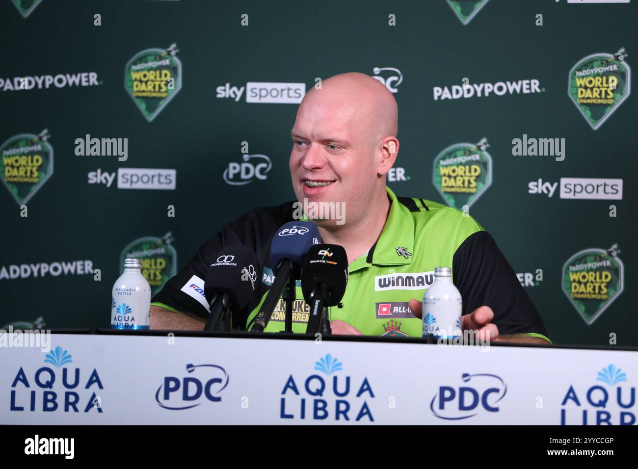 Alexandra Palace, London, UK. 20th Dec, 2024. 2024/25 PDC Paddy Power World Darts Championships ...