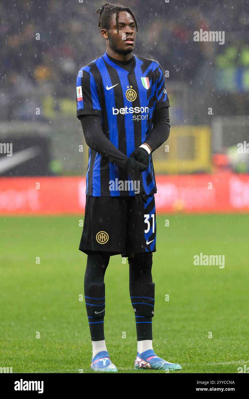 Milan, Italy. 20th Dec, 2024. Italy, Milan, 2024-12-19: Yann Bisseck (FC Inter) game stopped due ...