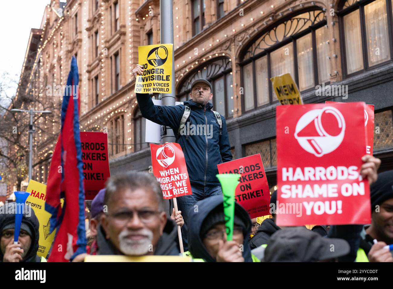 London, UK. 21 December, 2024. Workers at the upmarket Harrods ...