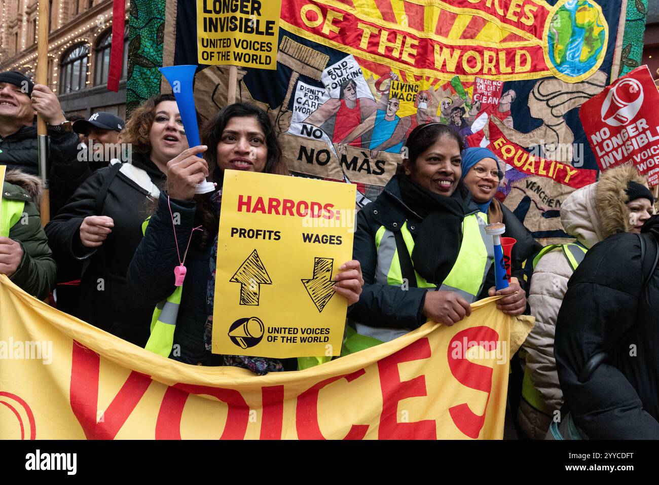 London, UK. 21 December, 2024. Workers at the upmarket Harrods ...