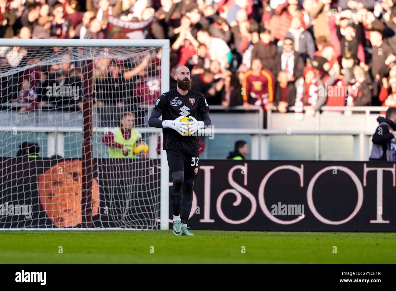 Torino, Italia. 21st Dec, 2024. Torino's goalkeeper Vanja Milinkovic ...