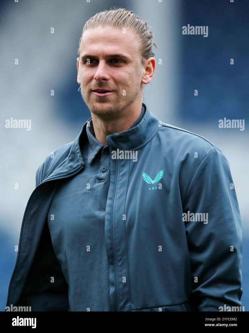 London, UK. 13th Nov, 2023. Brad Potts of Preston North End arrives at ...