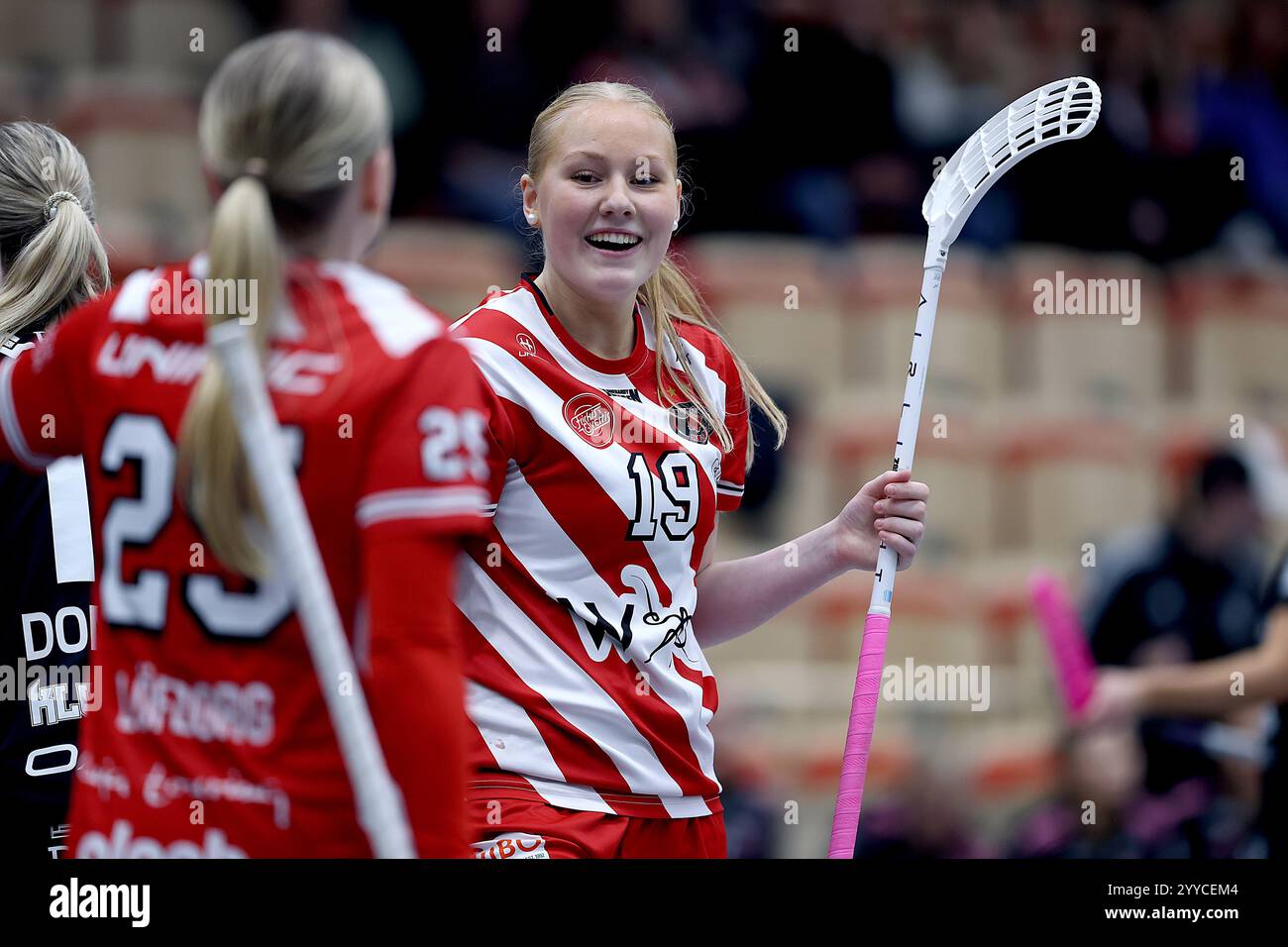 241221 Pixbos Ella Zetterstedt jublar under innebandymatchen i damernas ...