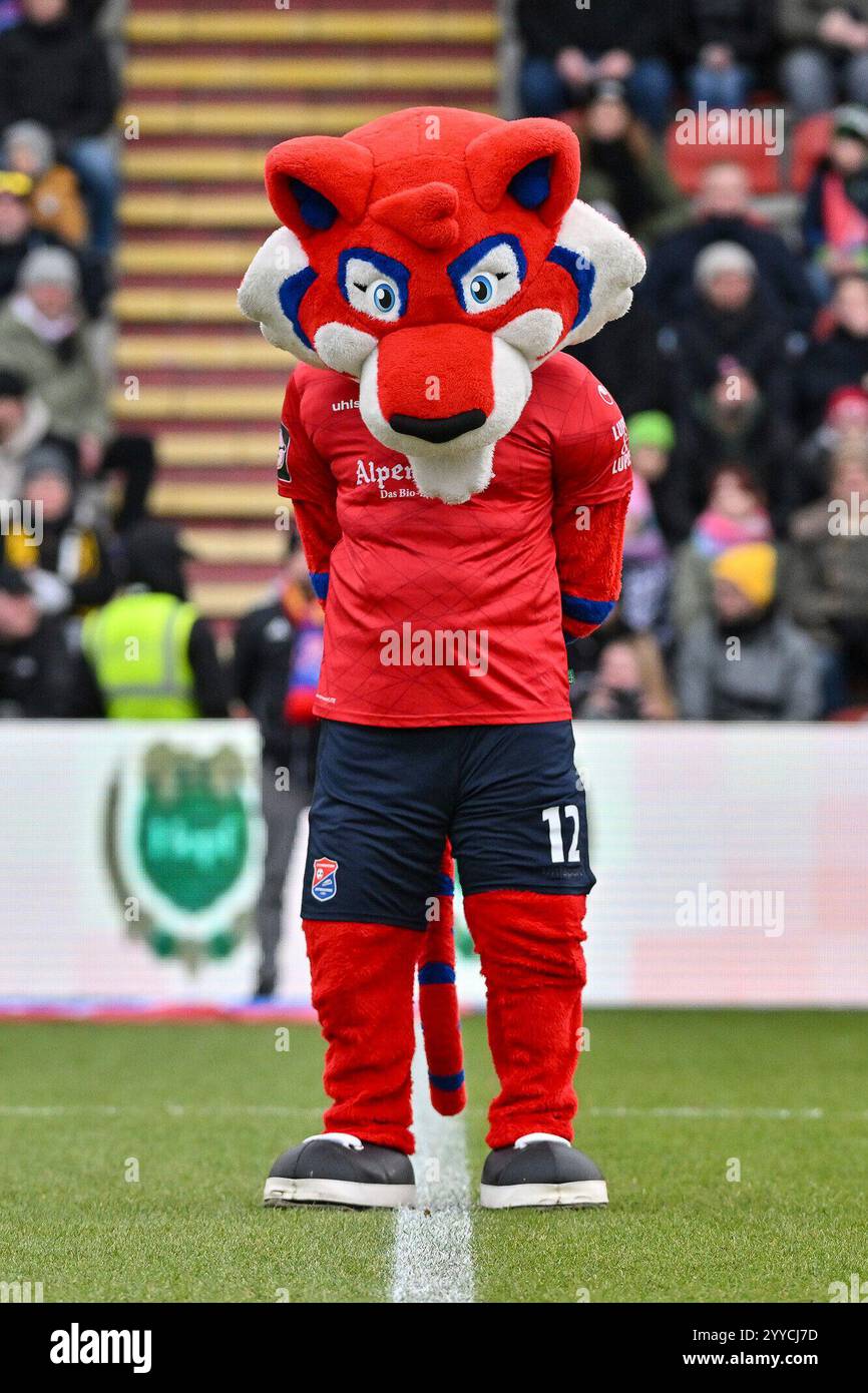 Das Maskottchen der Spvgg vor der Partie / Schweigeminute / Trauer ...