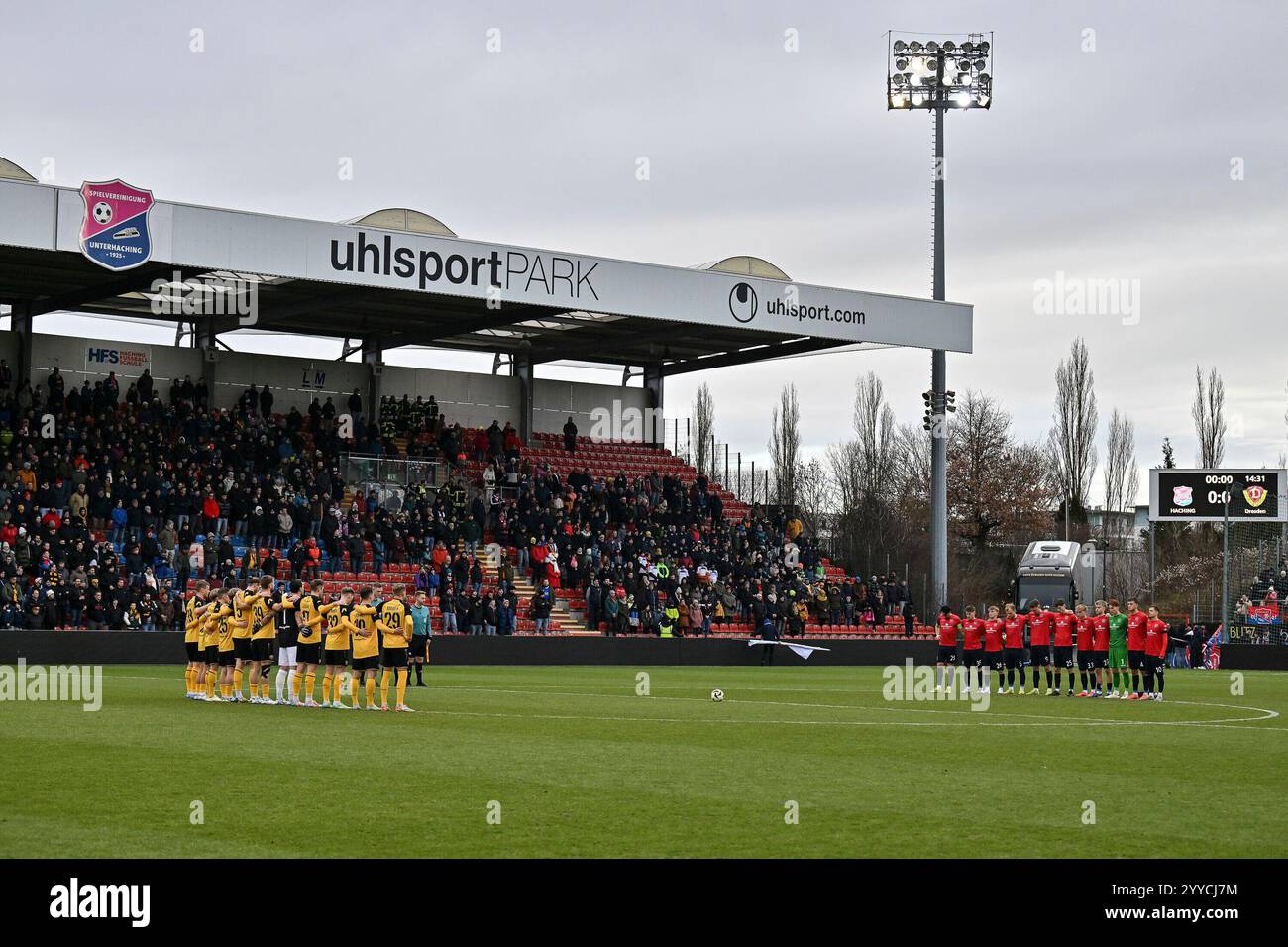 Unterhaching, Deutschland. 21st Dec, 2024. Schweigeminute zum Gedenken ...