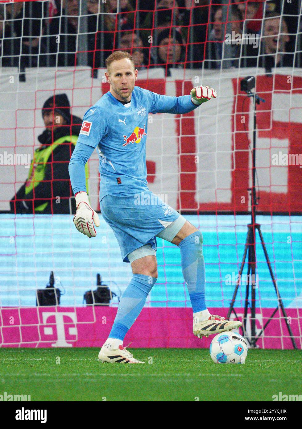 Peter GULACSI, goalkeeper RB Leipzig 1 in the match FC BAYERN MUENCHEN ...