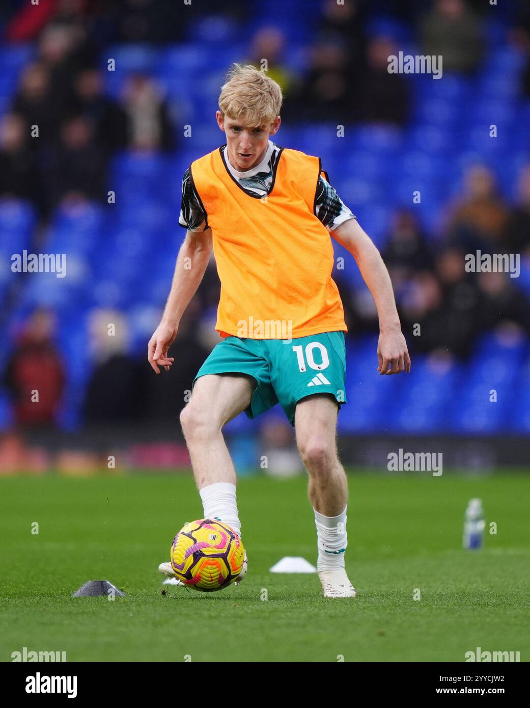 Newcastle United's Anthony Gordon warming up before the Premier League ...