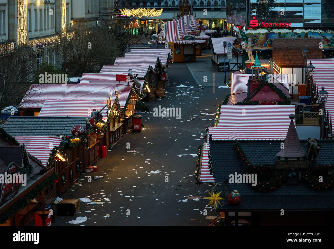Magdeburg, Germany. 21st Dec, 2024. Christmas market stalls stand at ...