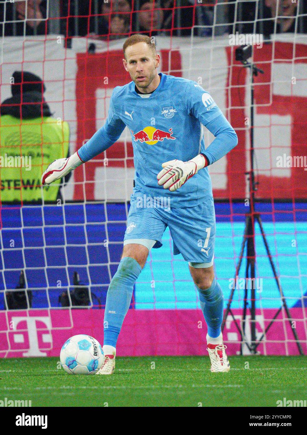 Peter GULACSI, goalkeeper RB Leipzig 1 in the match FC BAYERN MUENCHEN ...
