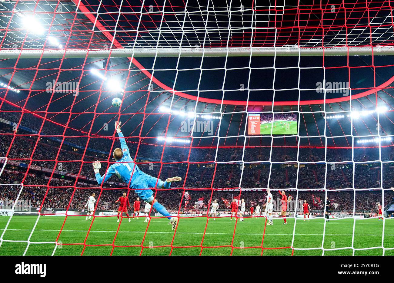 Peter GULACSI, goalkeeper RB Leipzig 1 defend in the match FC BAYERN ...
