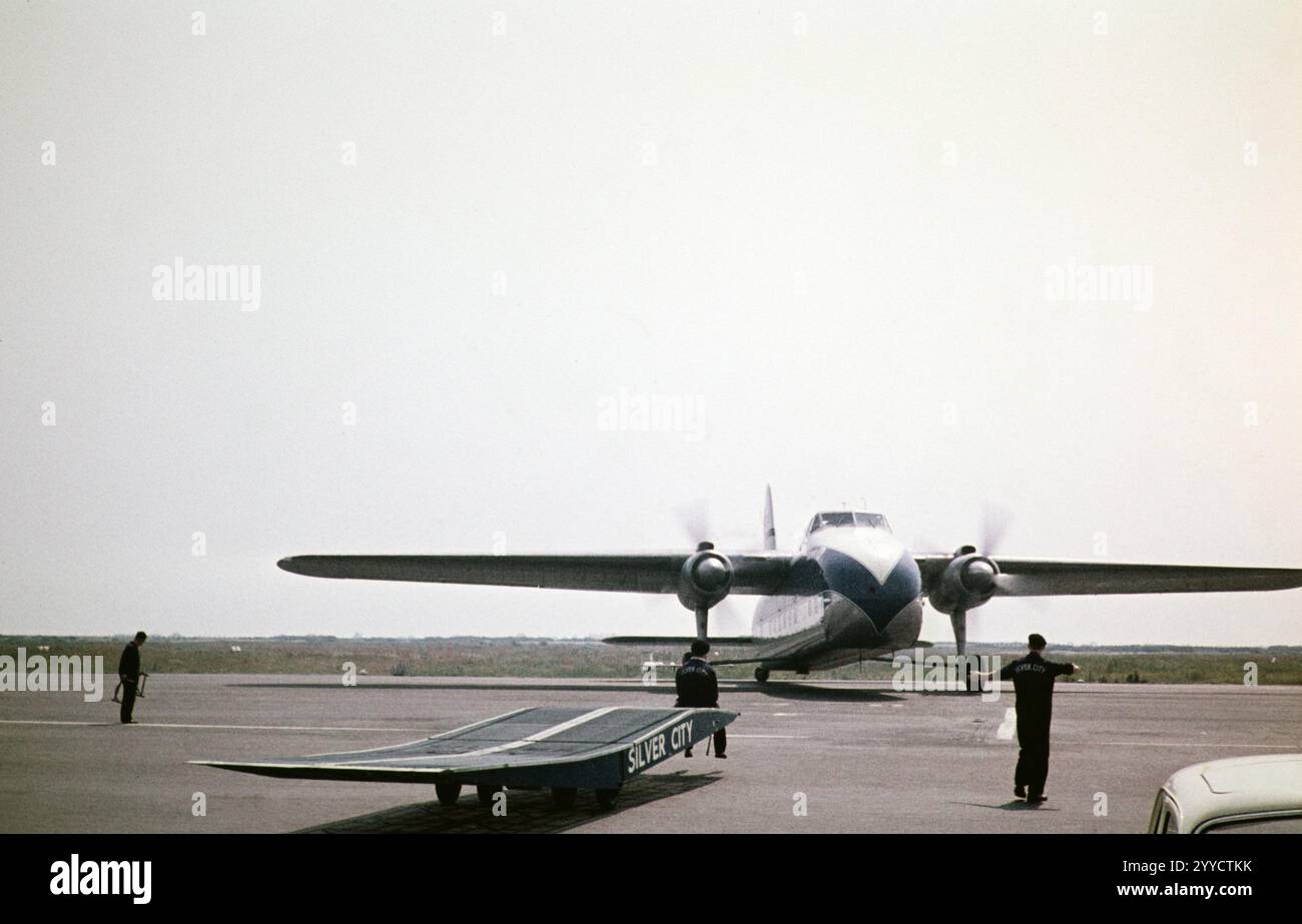 Ground staff direct Bristol Superfreighter plane G-AMWE, Silver City ...