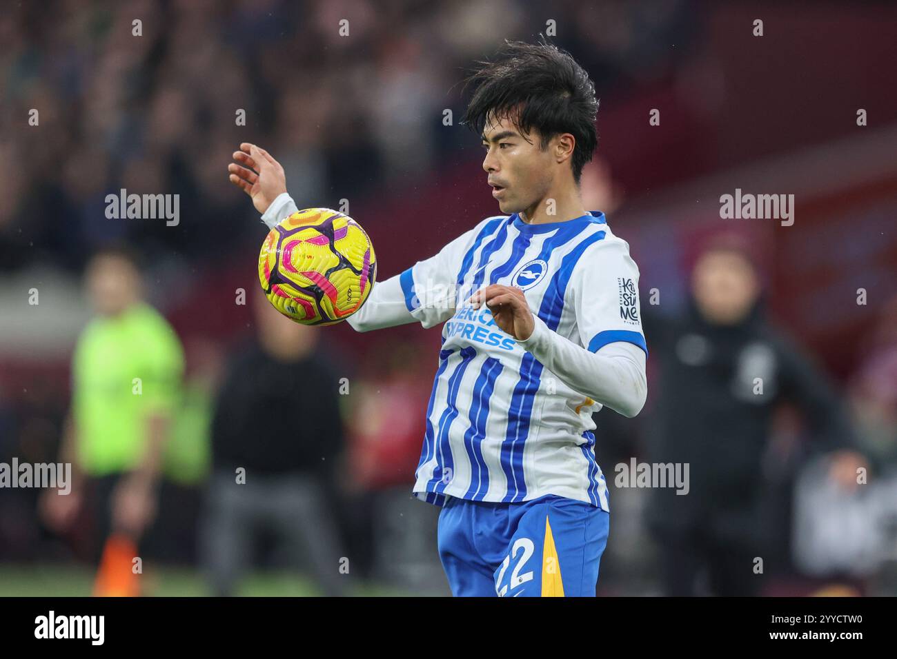 Kaoru Mitoma of Brighton & Hove Albion controls the ball during the ...
