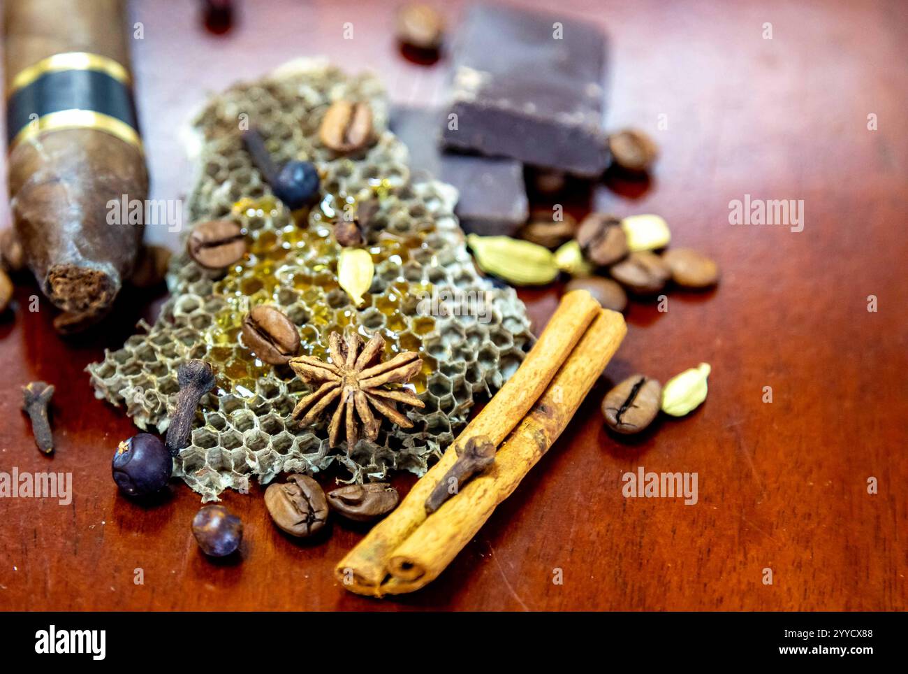 Warm and spicy olfactory pyramid with tobacco, vanilla, chocolate ...