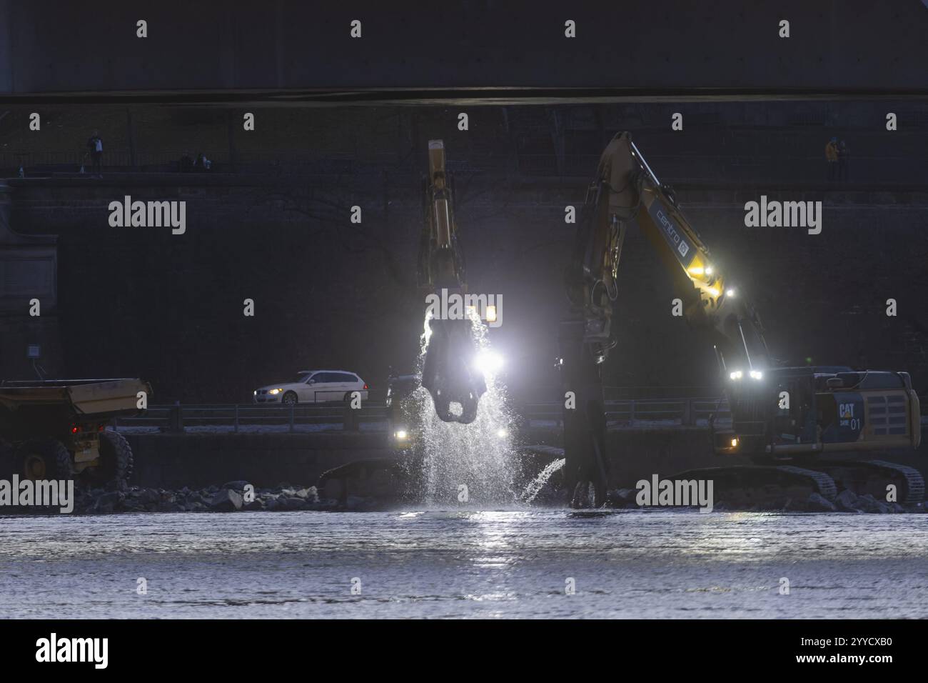 After the partial collapse of the Carola Bridge, demolition work ...
