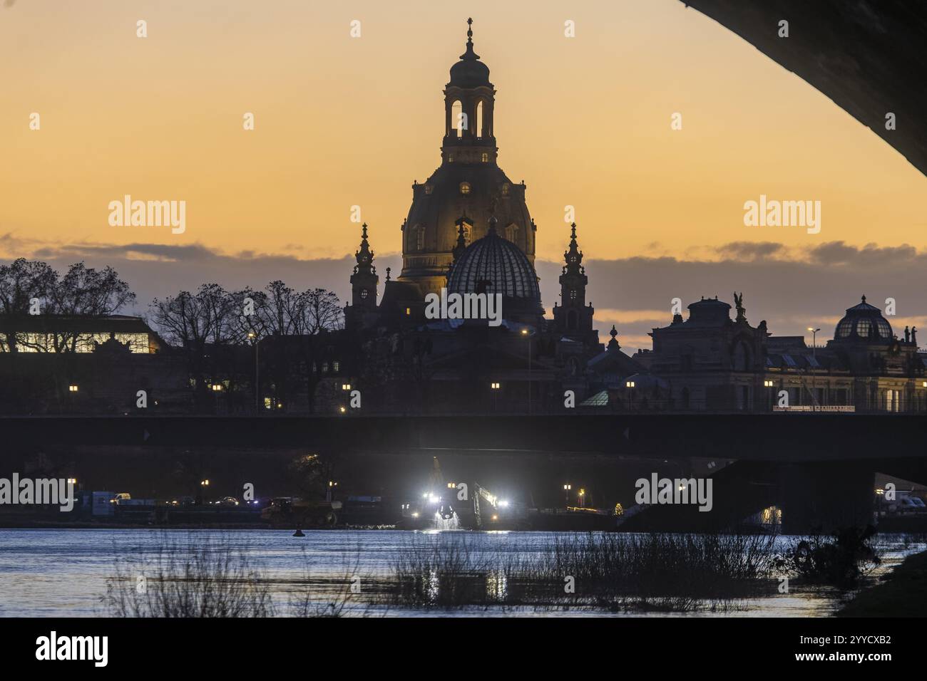 After the partial collapse of the Carola Bridge, demolition work ...