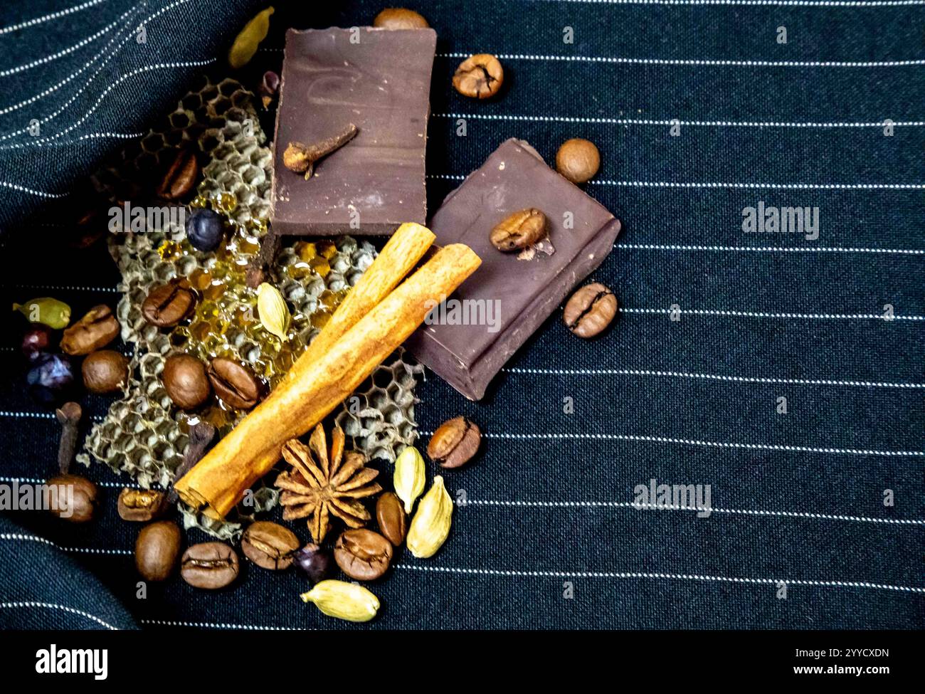 Warm and spicy olfactory pyramid with tobacco, vanilla, chocolate ...