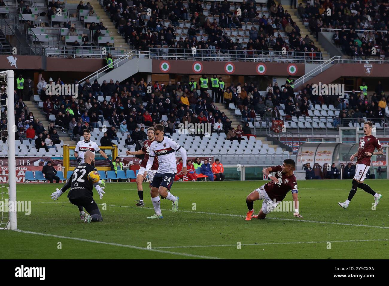 Turin, Italy, 21st December 2024. Thijs Dallinga of Bologna FC scores ...