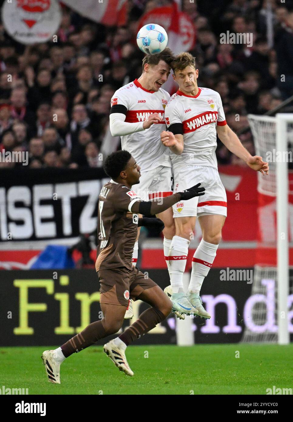 Stuttgart, Deutschland. 21st Dec, 2024. Kopfballduell Zweikampf Aktion Anthony Rouault VfB ...