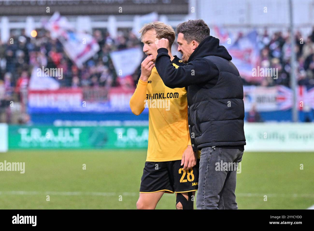 Unterhaching, Deutschland. 21st Dec, 2024. im Gespreach Sascha RISCH ...