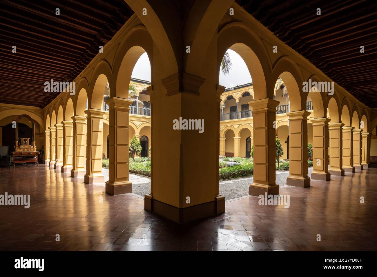 Basílica y convento de san francisco de lima hi-res stock photography ...