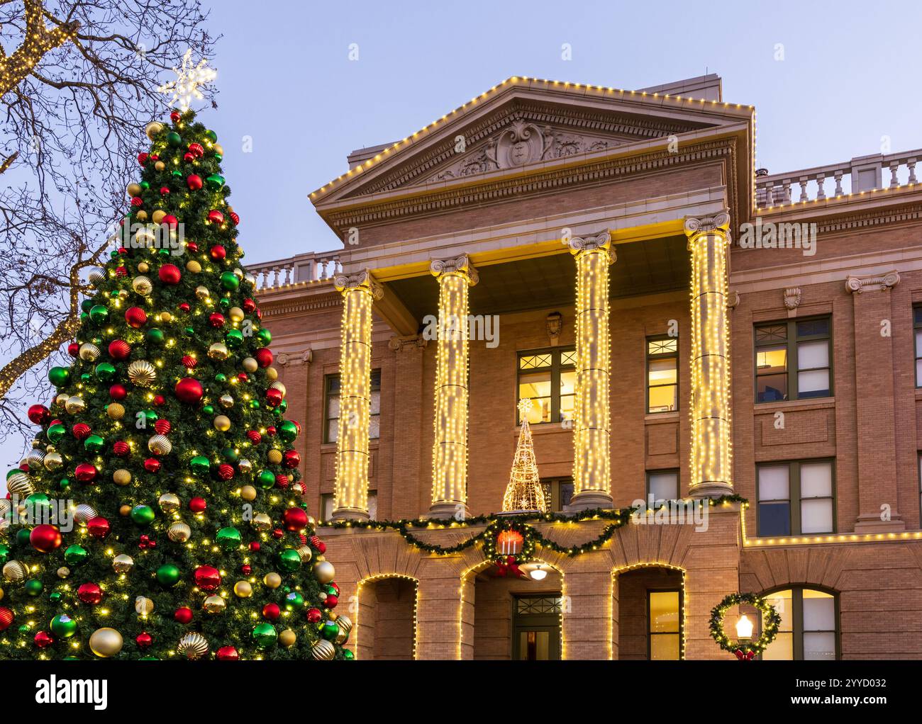 Christmas lights surround the Williamson County Courthouse in downtown ...