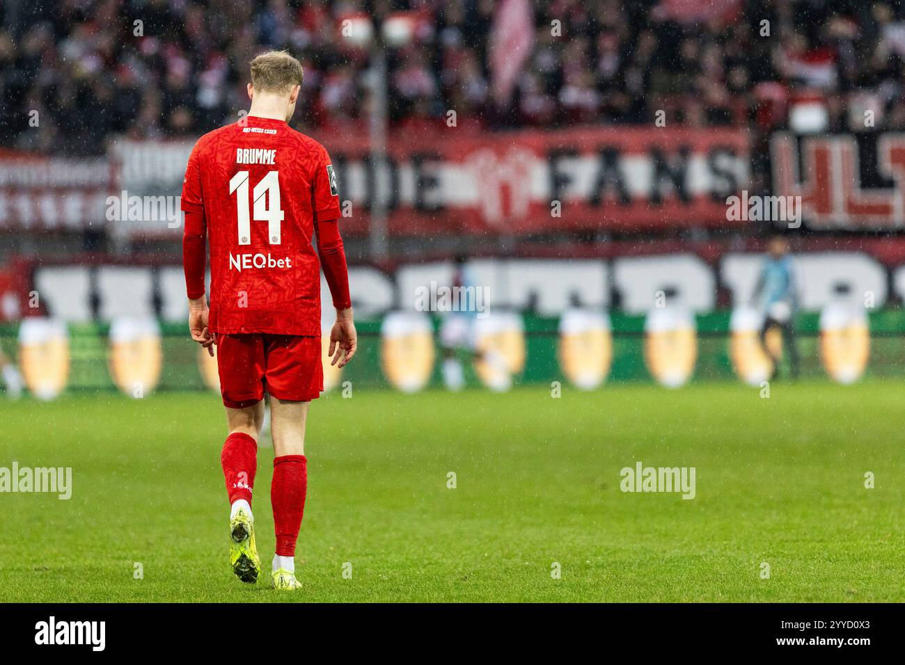 Essen, Deutschland. 21st Dec, 2024. Lucas Brumme (Rot-Wei? Essen, 14) traurig nach dem Torchance ...