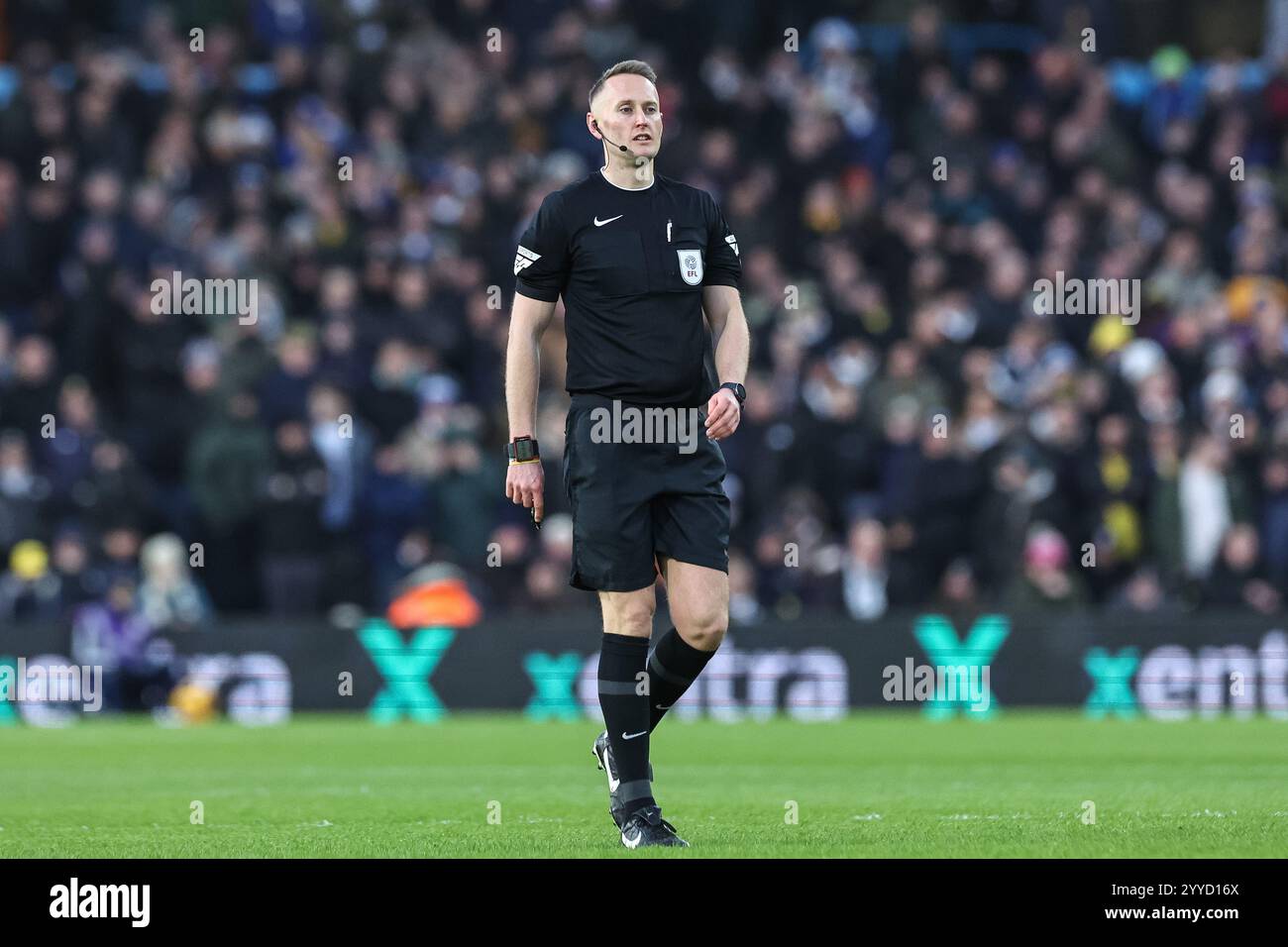 Referee James Bell during the Sky Bet Championship match Leeds United ...