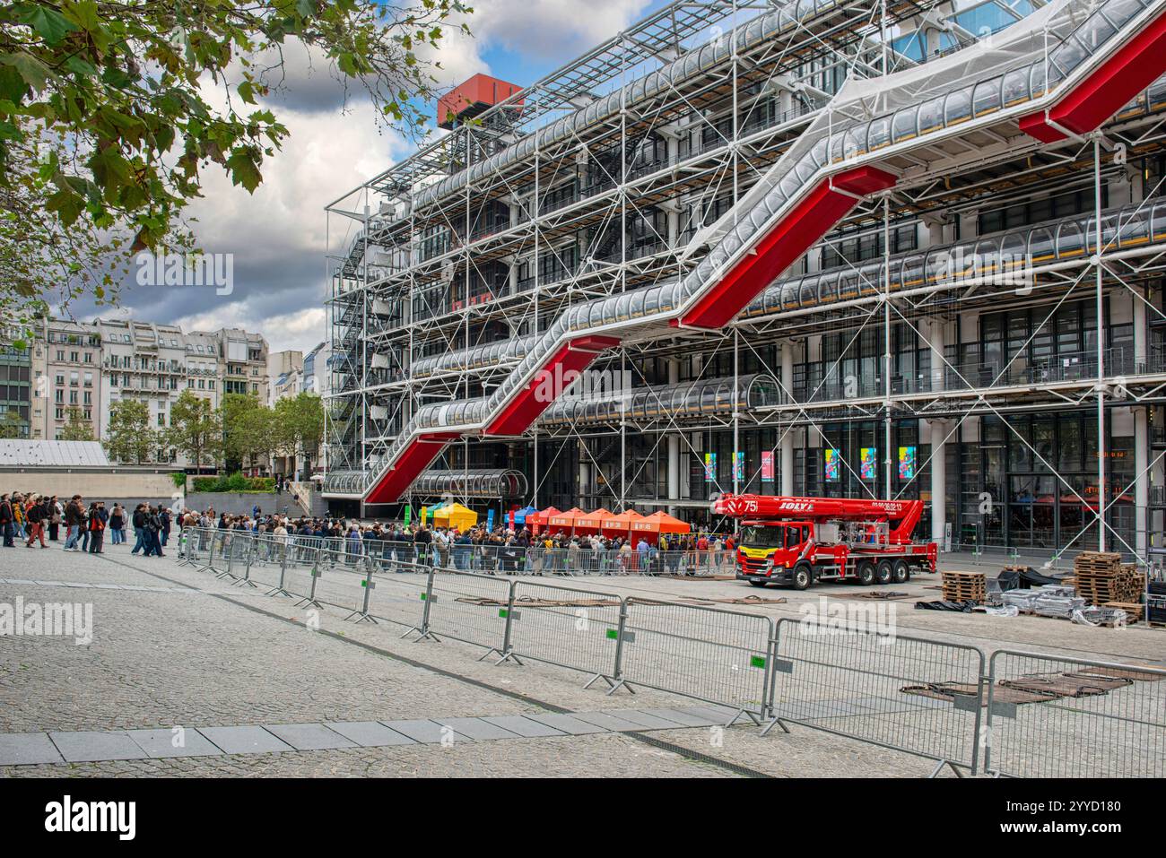 The Pompidou Centre housing the National Museum of Modern Art, library ...
