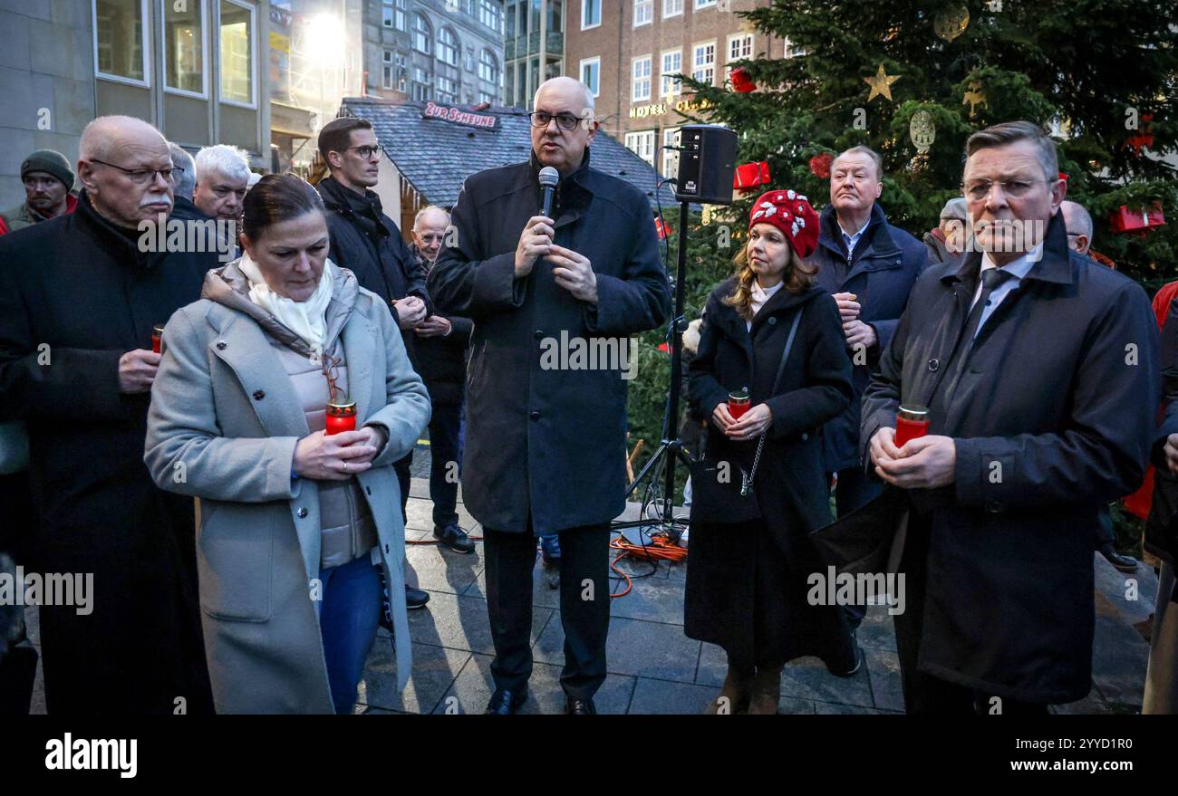 Bremen, Germany. 21st Dec, 2024. Ulrich Mäurer (SPD, l-r), Bremen's ...
