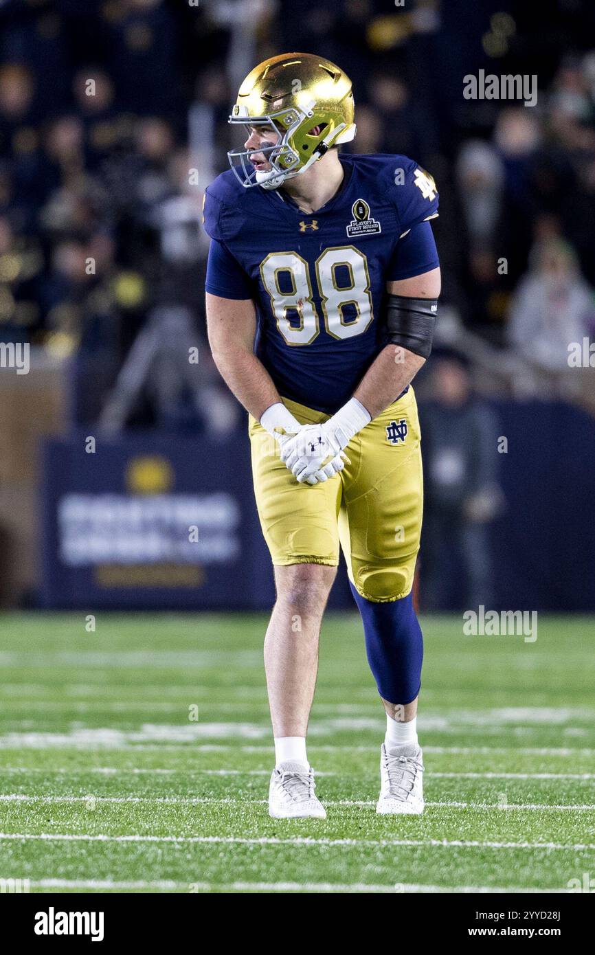 South Bend, Indiana, USA. 20th Dec, 2024. Notre Dame tight end Mitchell ...