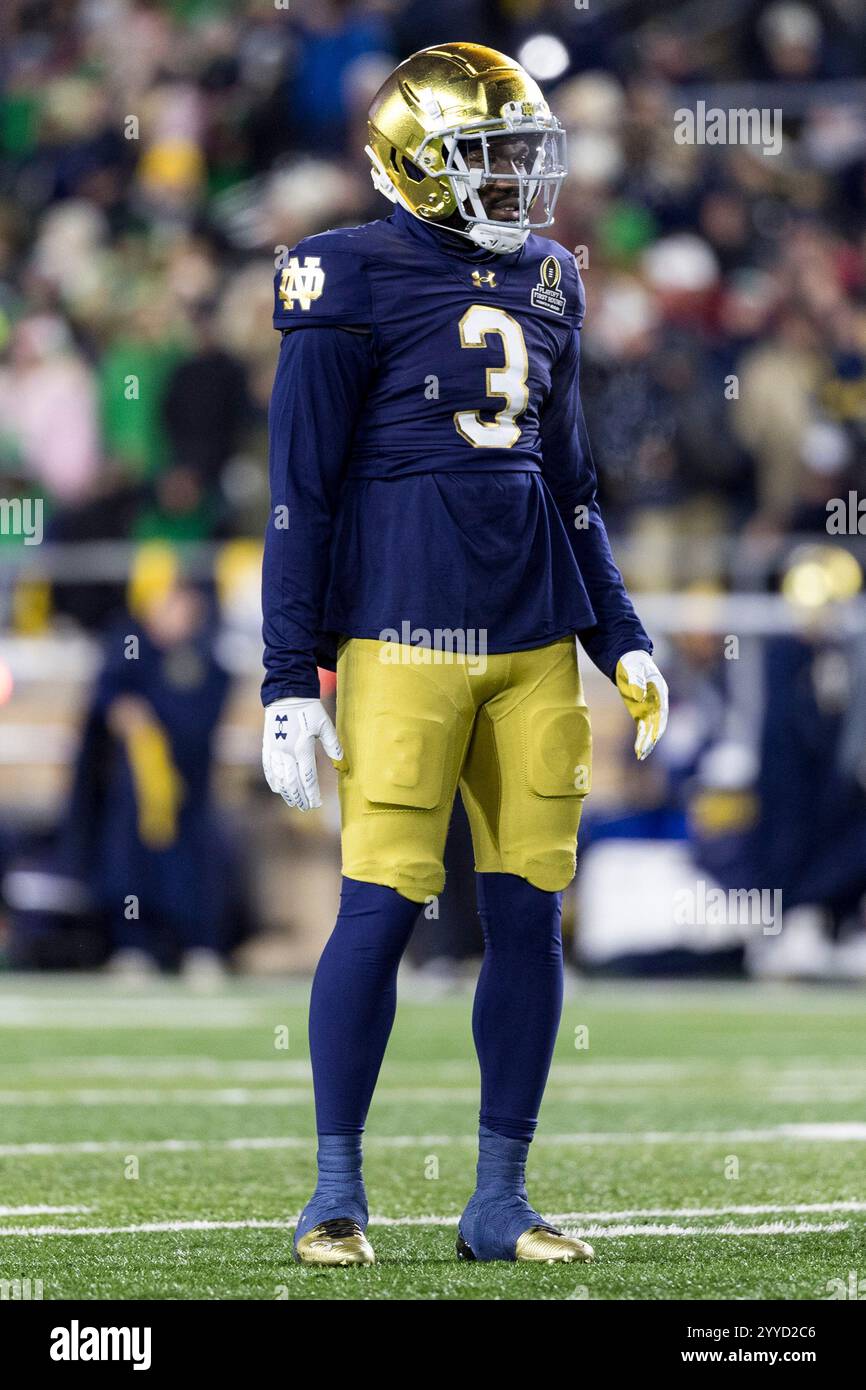 South Bend, Indiana, USA. 20th Dec, 2024. Notre Dame linebacker Jaylen ...