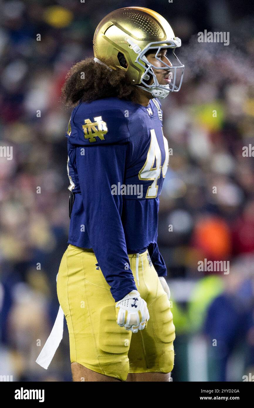 South Bend, Indiana, USA. 20th Dec, 2024. Notre Dame defensive lineman Junior Tuihalamaka (44 ...