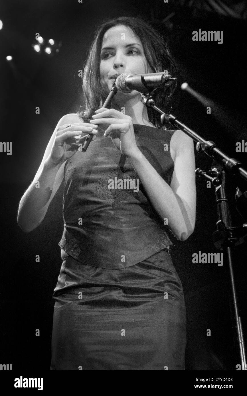 ANDREA CORR, THE CORRS, CONCERT, 1998: An early career photo of a young ...
