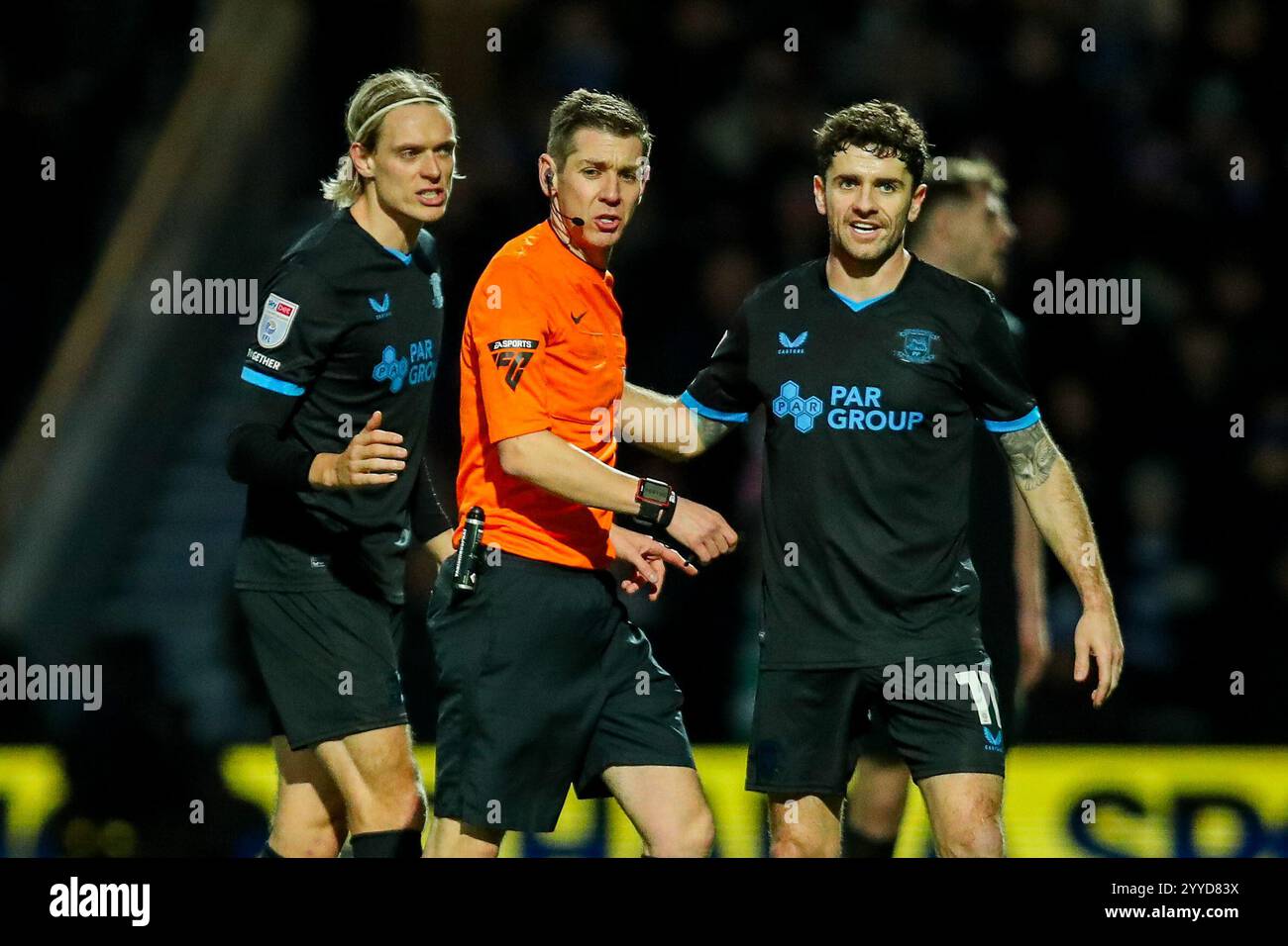 Referee Matt Donohue speaks to Stefan Thordarson and Robbie Brady of ...