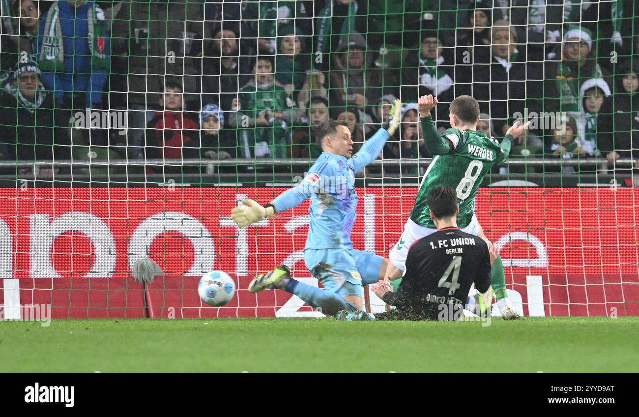 Bremen, Germany. 21st Dec, 2024. Soccer: Bundesliga, Werder Bremen - 1 ...