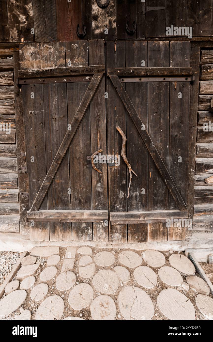 Cobblestone barn hi-res stock photography and images - Alamy