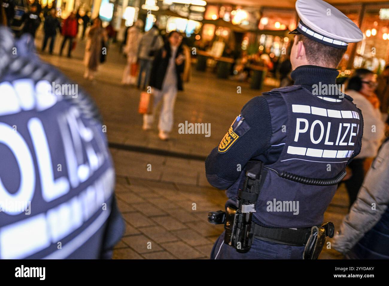 Stuttgart, Germany. 21st Dec, 2024. A police officer secures the ...