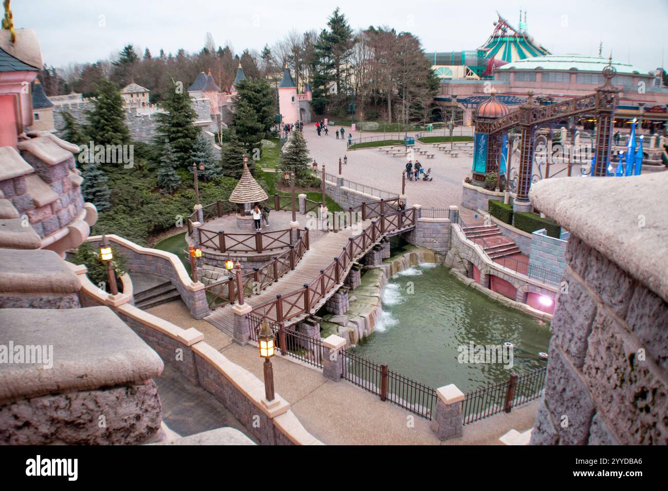 Big thunder mountain disneyland paris hi-res stock photography and images - Alamy