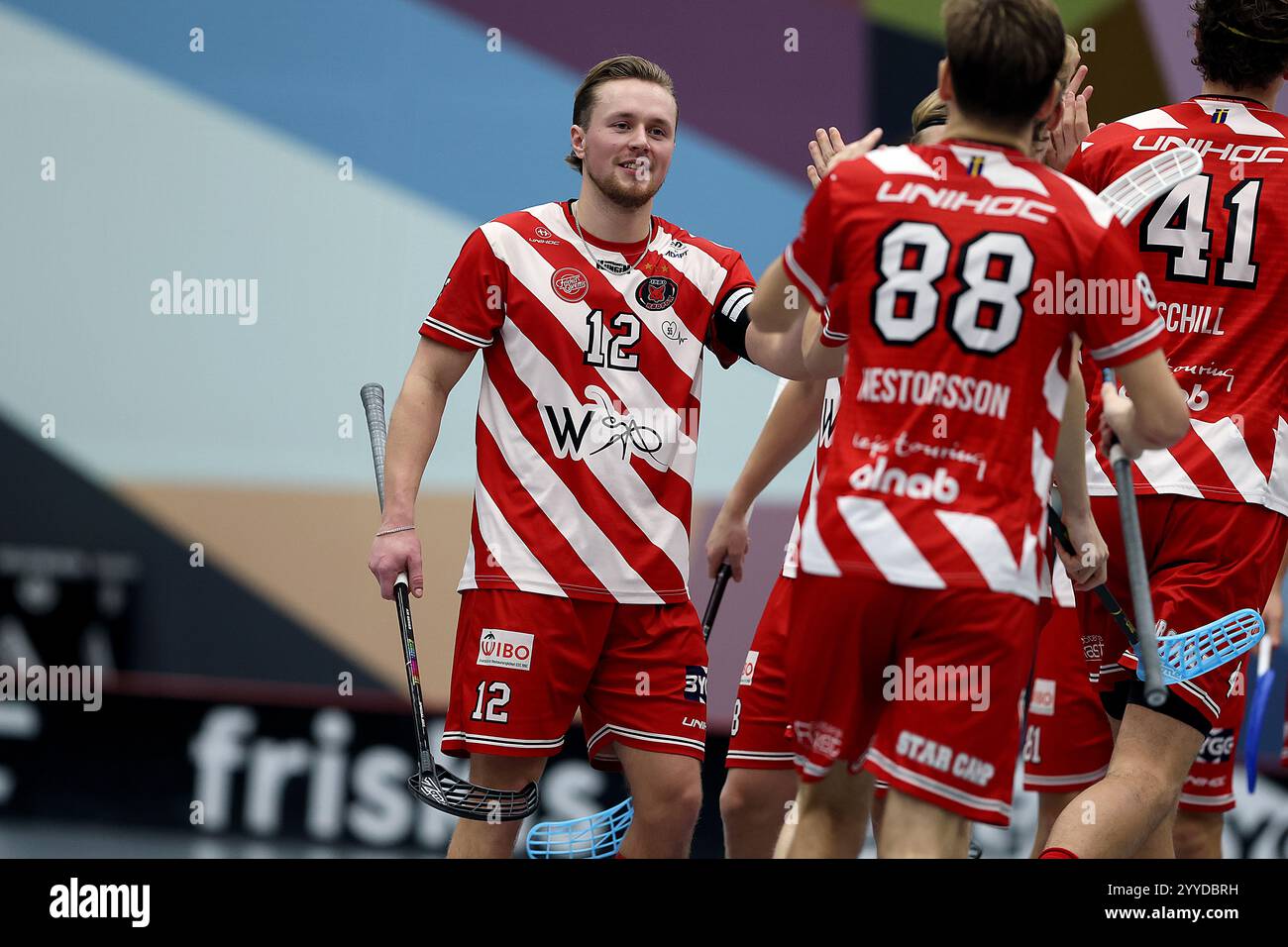 241221 Pixbos lagkapten Oskar Weissbach under innebandymatchen i ...